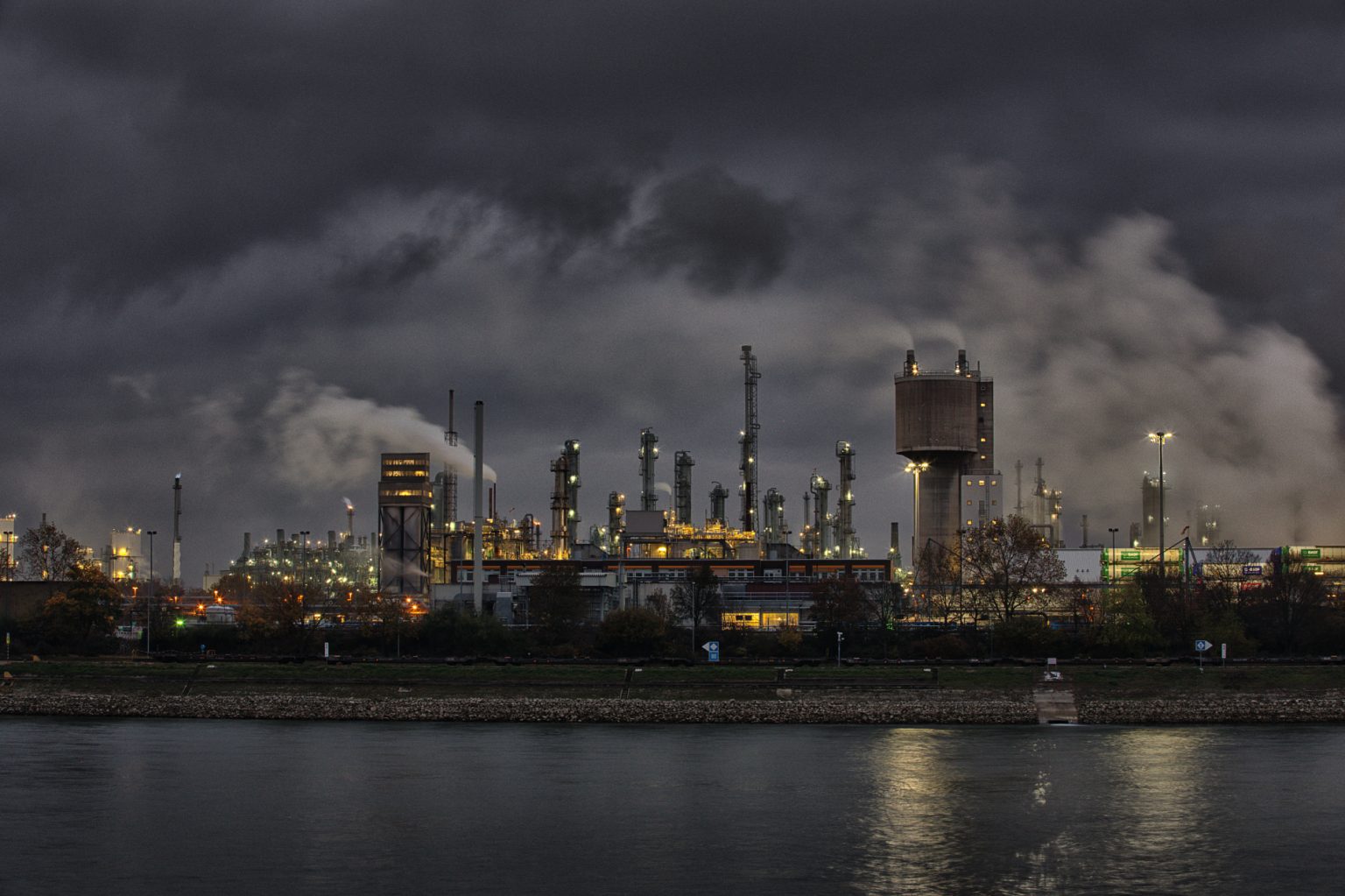 Die Faszination BASF bei Nacht | Manfred Riedel